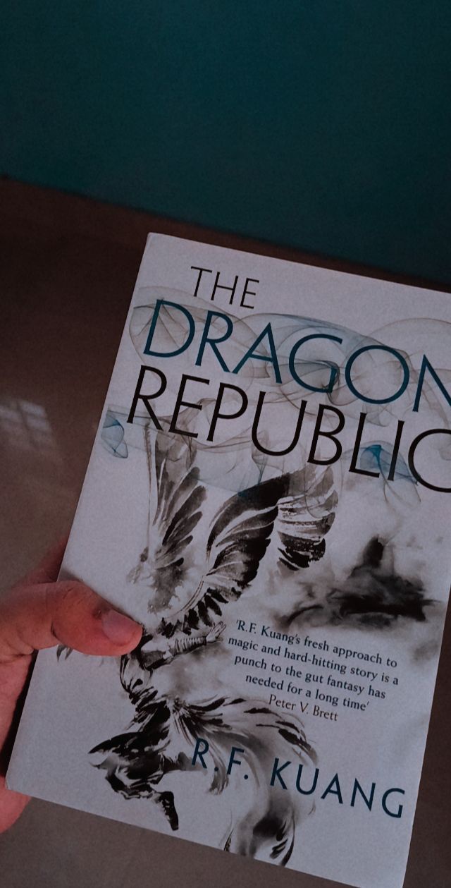 The Dragon Republic: The award-winning epic fantasy trilogy that ...