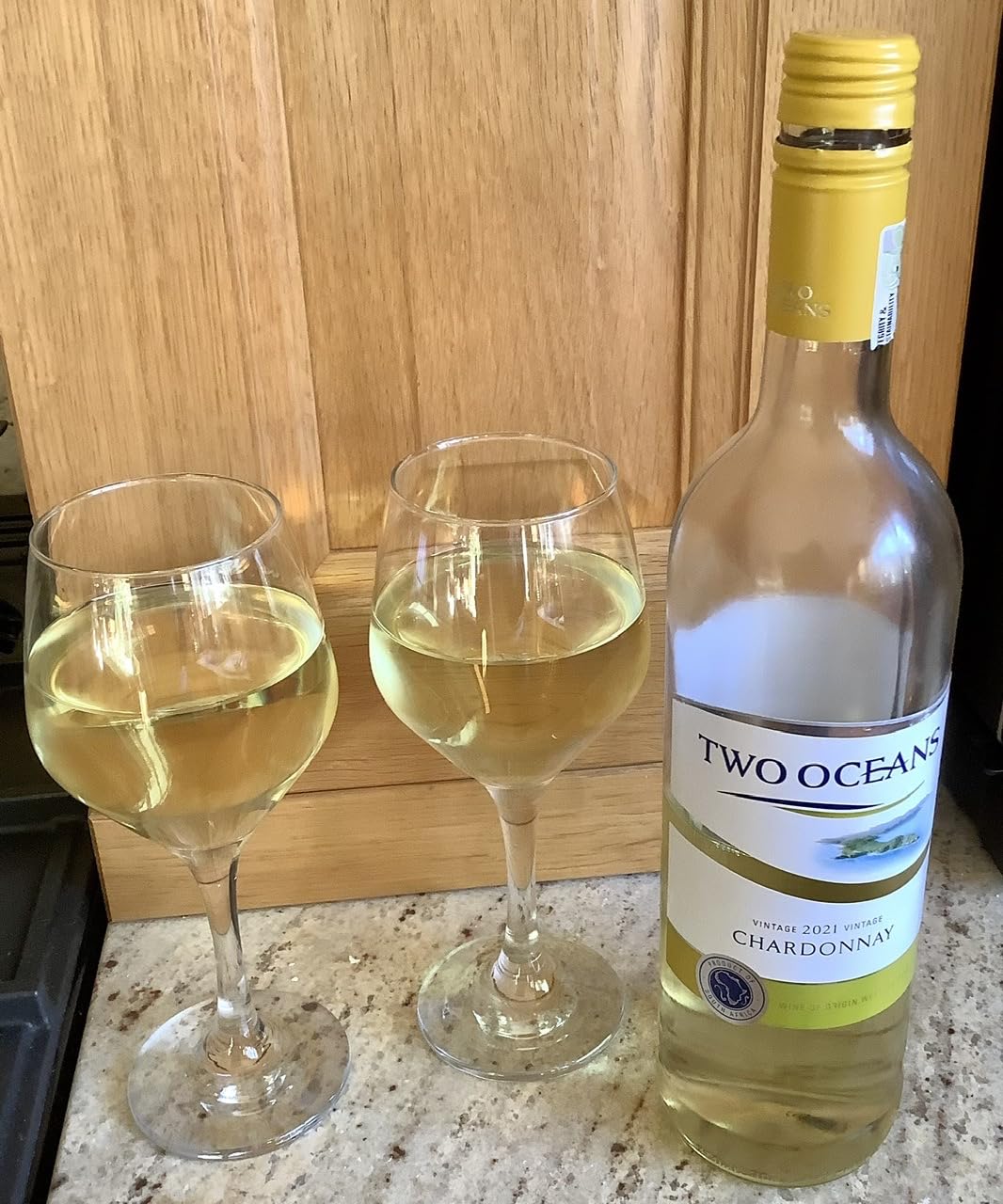 Two Oceans Chardonnay 2021, 75cl, South African Unoaked Chardonnay ...