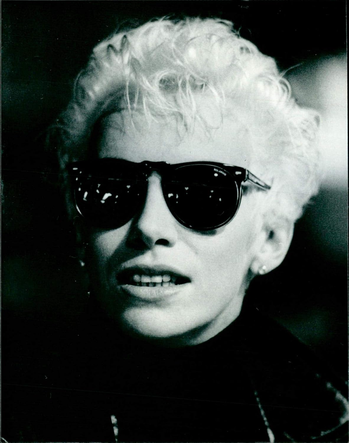 amazon-vintage-photo-of-a-photo-showing-the-lead-singer-of-the