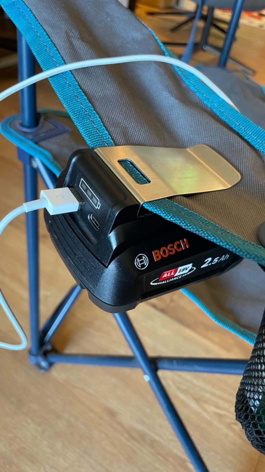 Bosch USB Adapter UniversalUSB 18V-45 (für vielseitiges Laden; USB-C ...