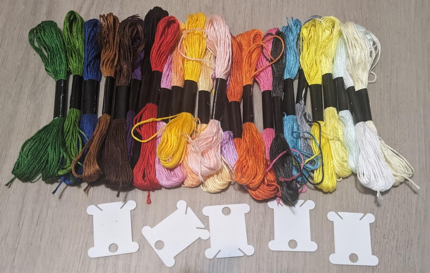 Amazon.com: Medsuo 25 Skeins 6 Strands Vibrant Embroidery Floss with 5 ...