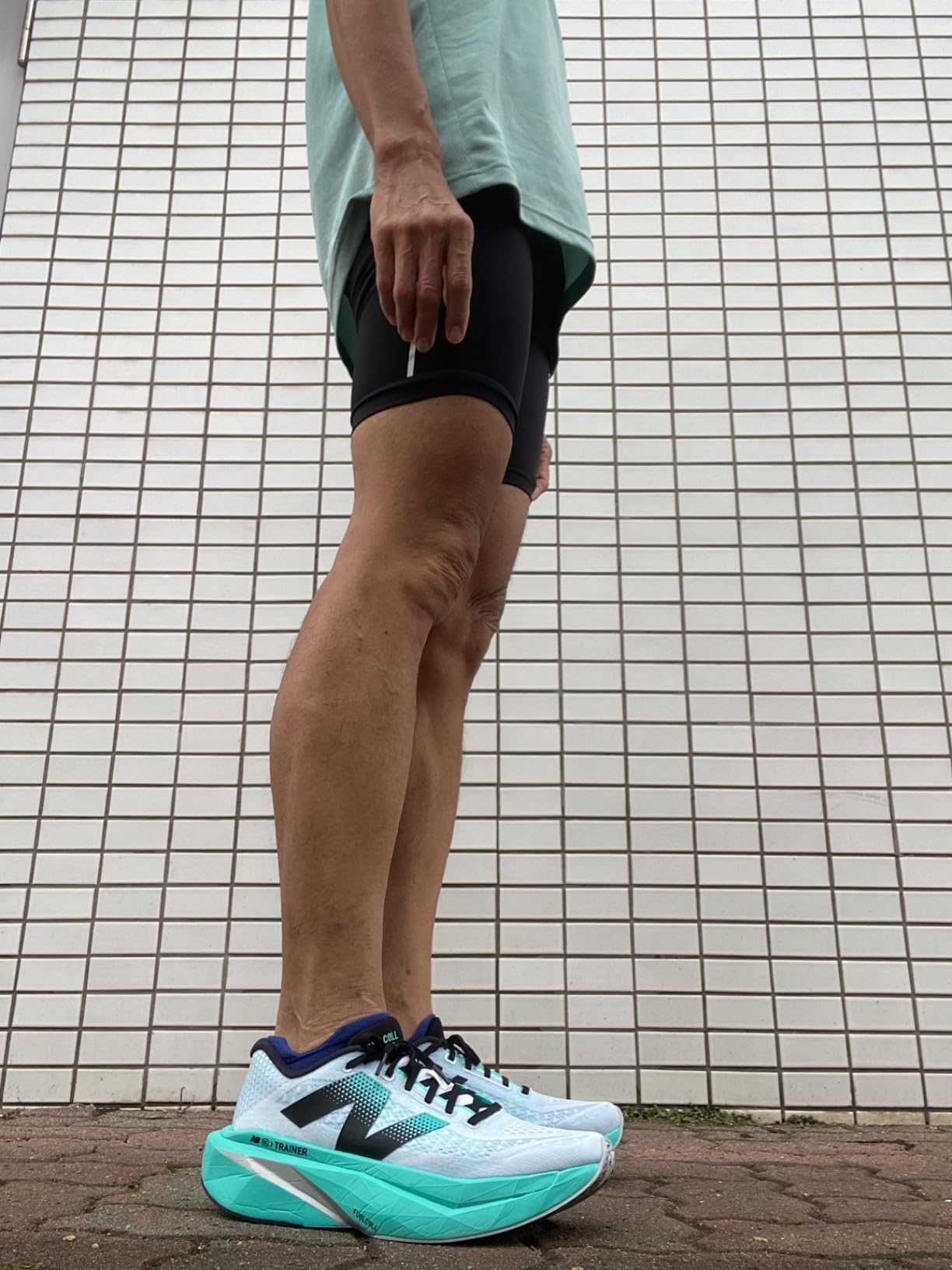 Amazon | [ニューバランス] ランニングシューズ FuelCell SuperComp Trainer v4 メンズ | フィットネス