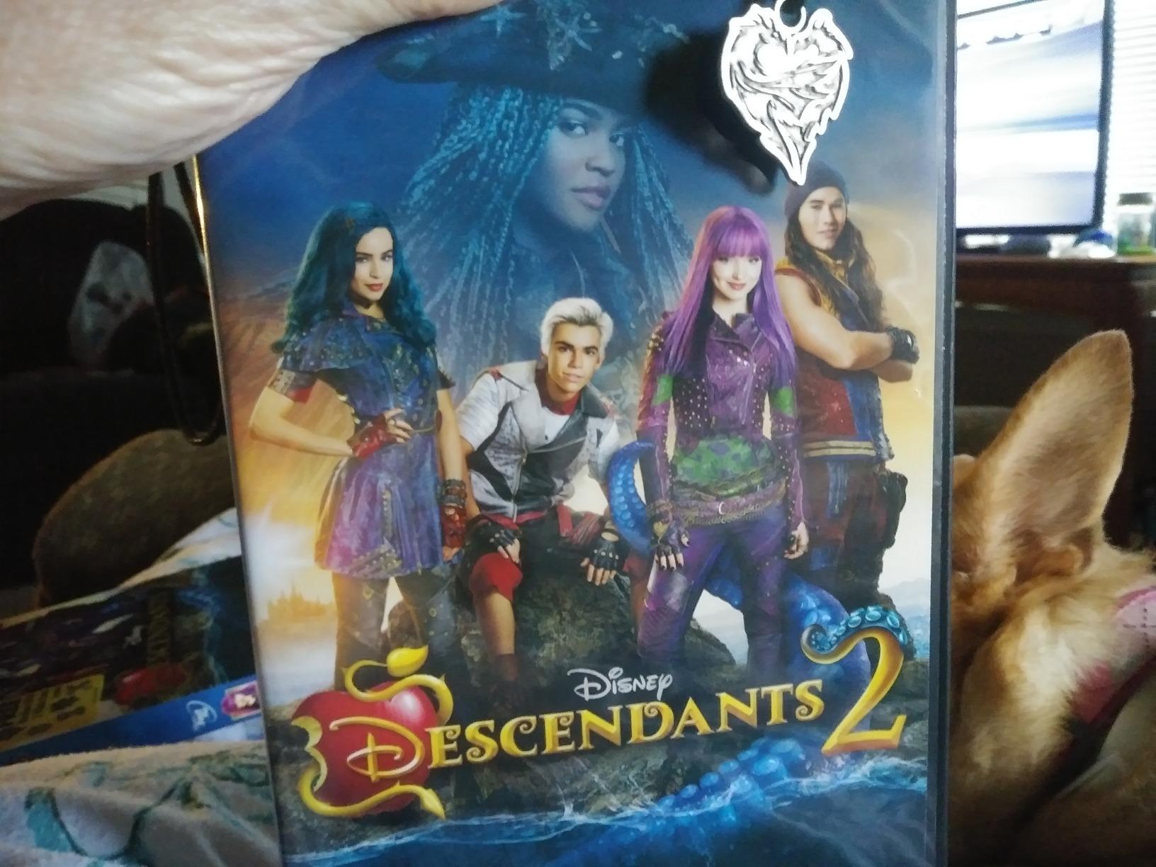 Amazon.com: DISNEY DESCENDANTS 2 : Dove Cameron, Sofia Carson, Cameron ...