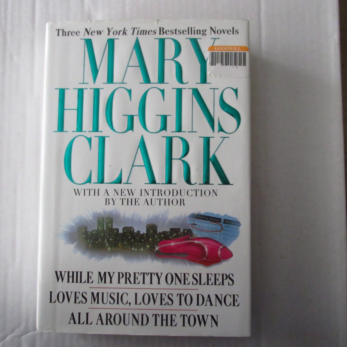 Mary Higgins Clark: Three New York Times Bestselling Novels: Clark ...