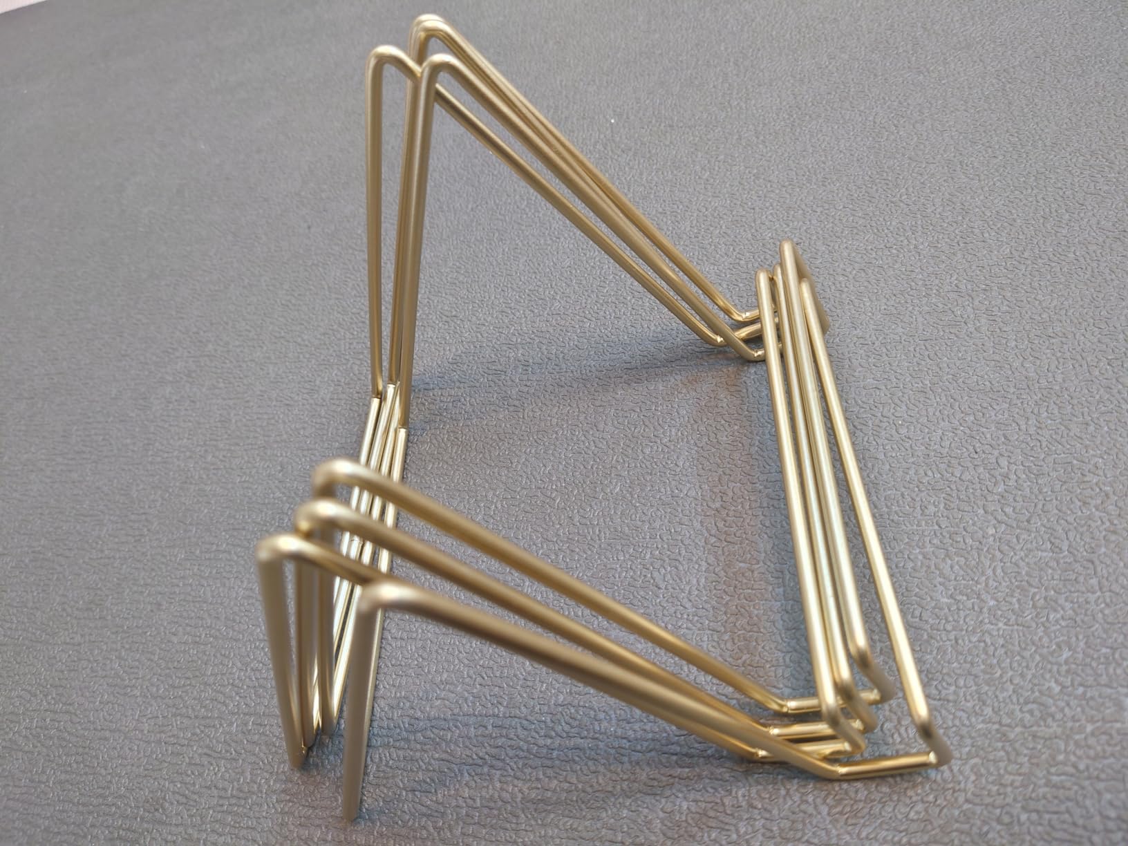 Amazon.co.jp: Cospys Gold Bookends Wire Stand Bookends Bookends Never ...