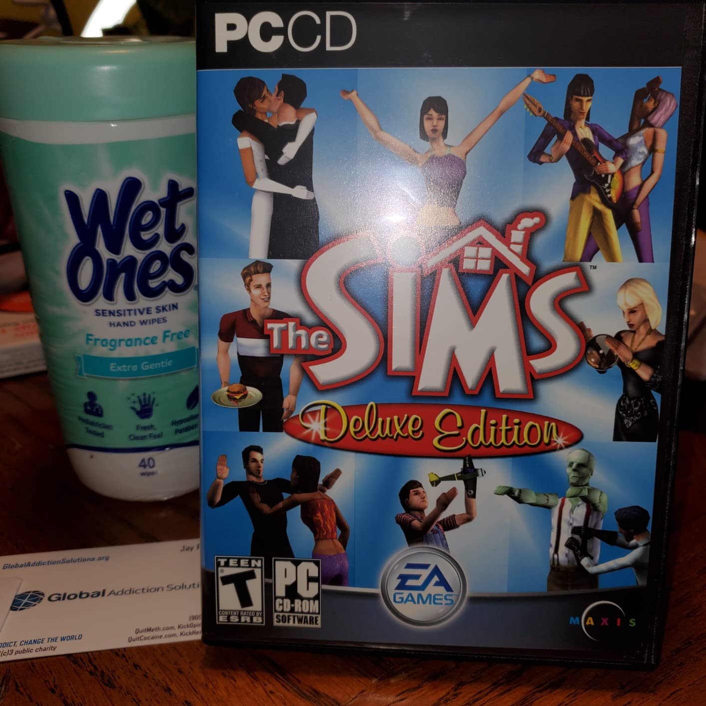 Amazon.com: The Sims Deluxe Edition - PC : Video Games