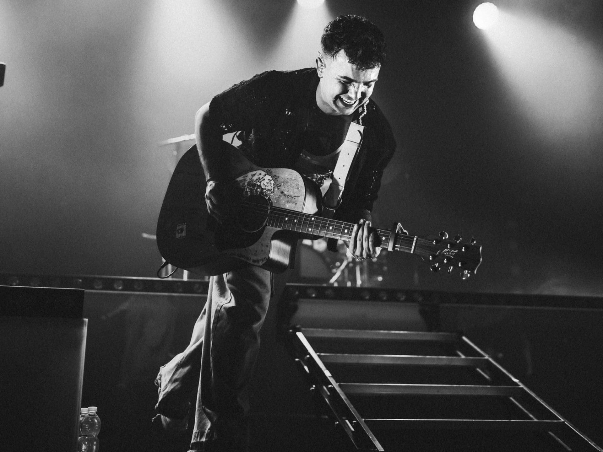 Brano GLI SBANDATI HANNO PERSO [Explicit] di Marracash da È FINITA LA ...