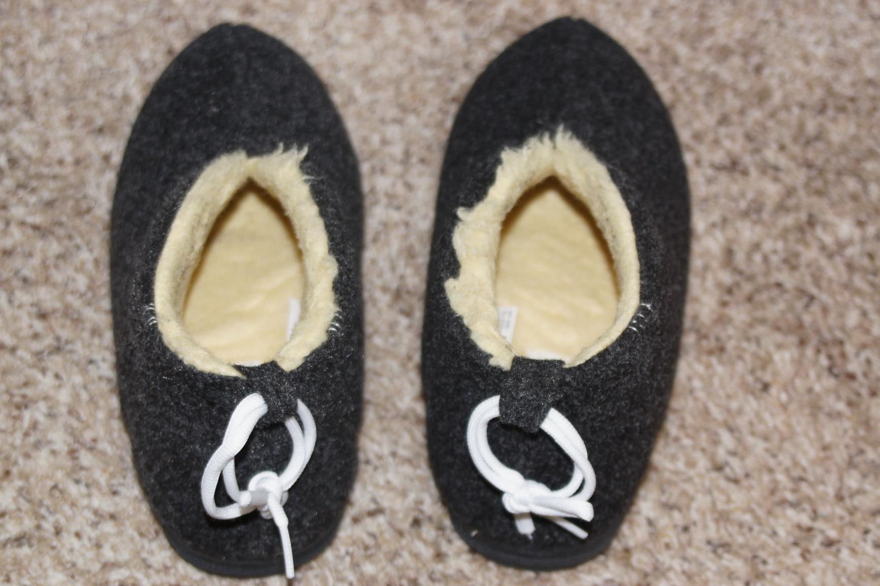 Amazon.com | Slippers International Men's Dorm Slipper | Slippers