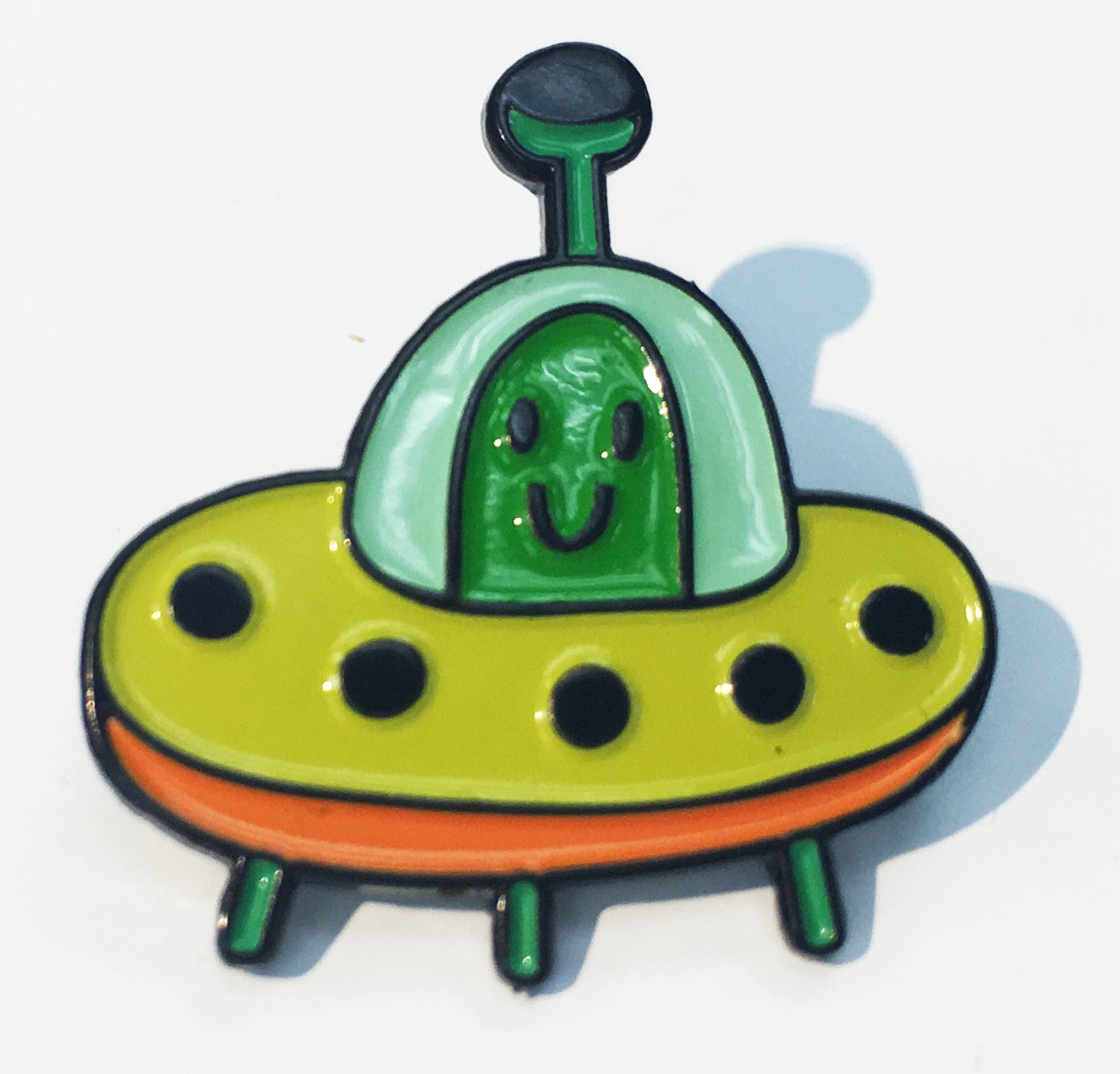 Amazon.com: Cute Alien Spaceship Encounter Area 51 Enamel Lapel Pin ...