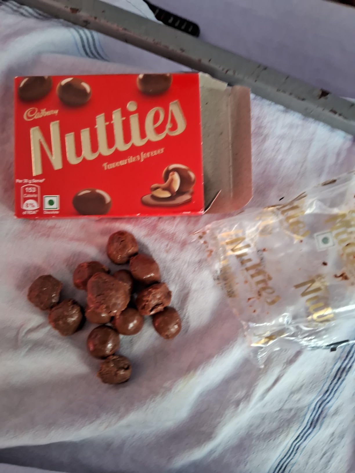Cadbury Nutties Chocolate Pack, 30g (Pack of 10) : Amazon.in: Grocery ...
