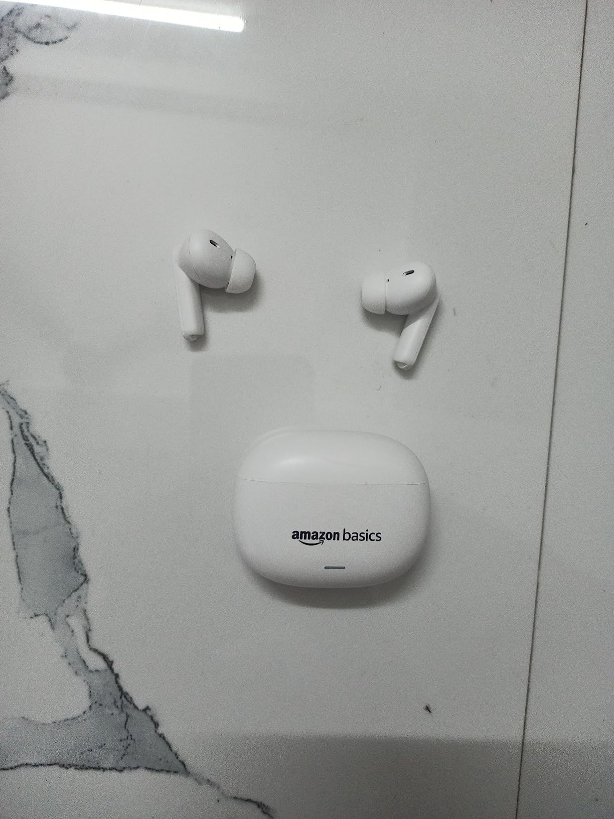 (Refurbished) AmazonBasics True Wireless in-Ear Earbuds with Mic, Low ...