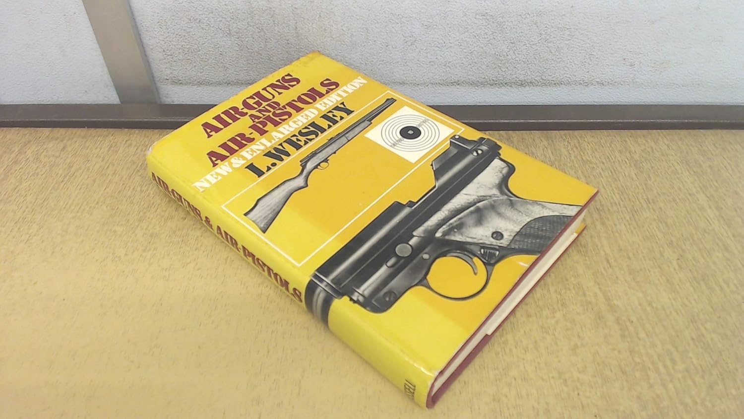 Air Guns and Air Pistols: Wesley, L: 9780304936793: Amazon.com: Books