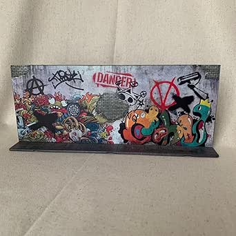 Amazon.co.jp: 1/64 Scale Graffiti Worm Spray Art Wall Diorama : Hobbies