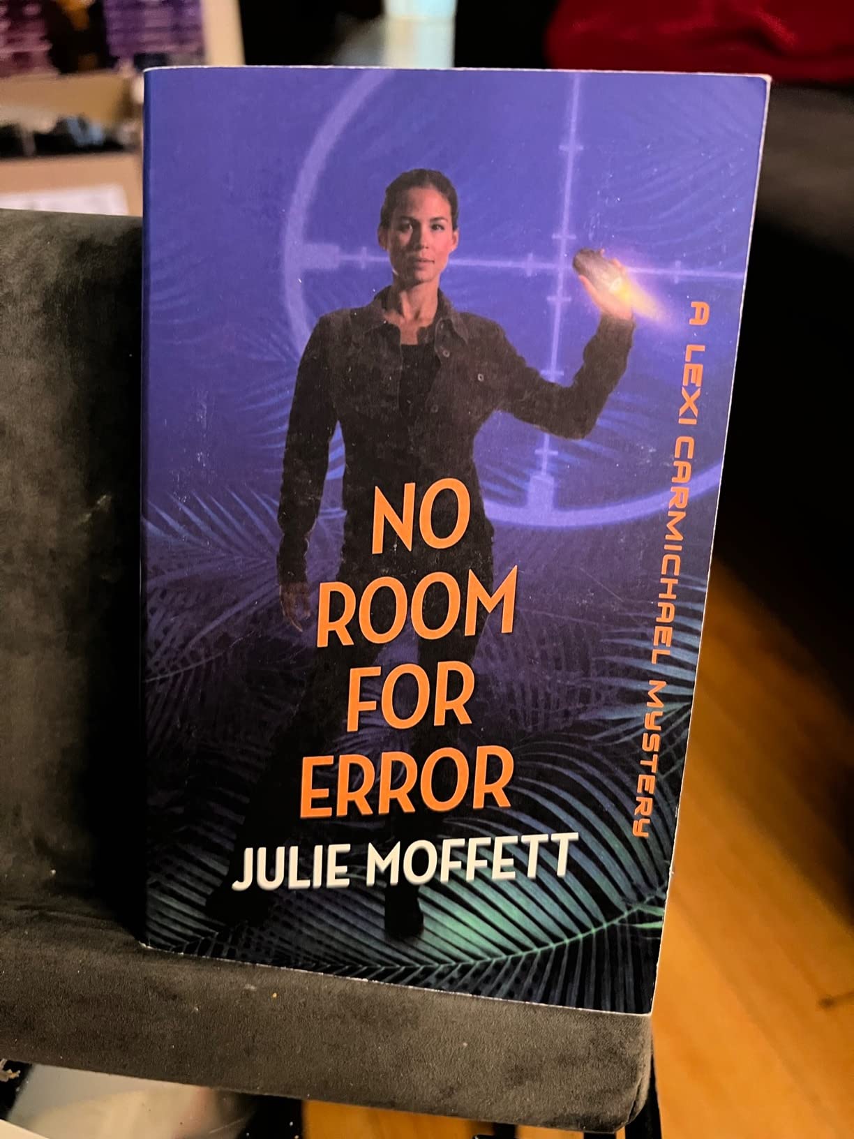 No Room for Error (A Lexi Carmichael Mystery, 7): Moffett, Julie ...