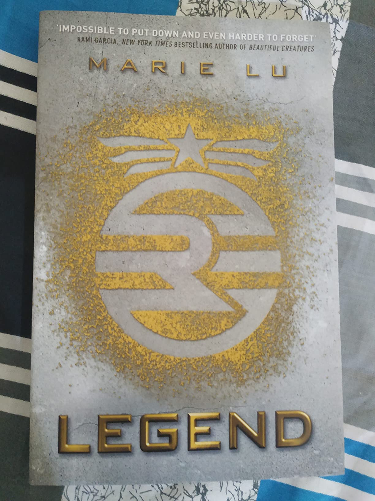Legend: 1 : Lu, Marie: Amazon.in: Books