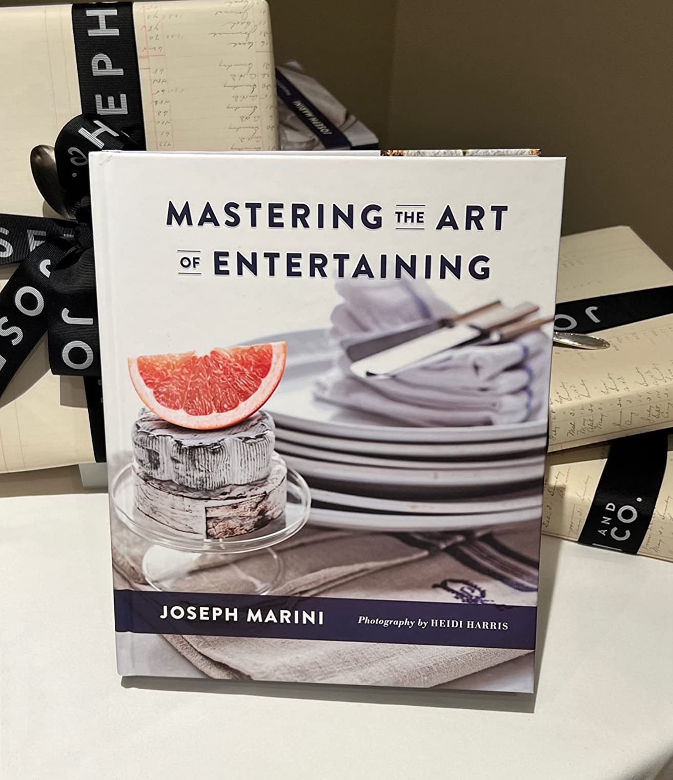 Mastering the Art of Entertaining: Marini, Joseph: 9781684631964 ...