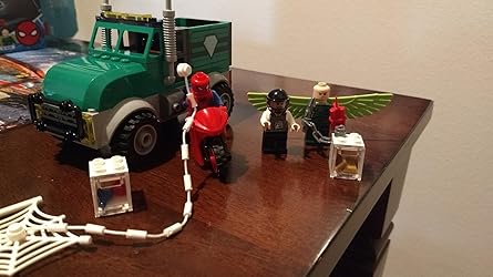 Amazon.com: LEGO Marvel Spider-Man Vulture's Trucker Robbery 76147 ...