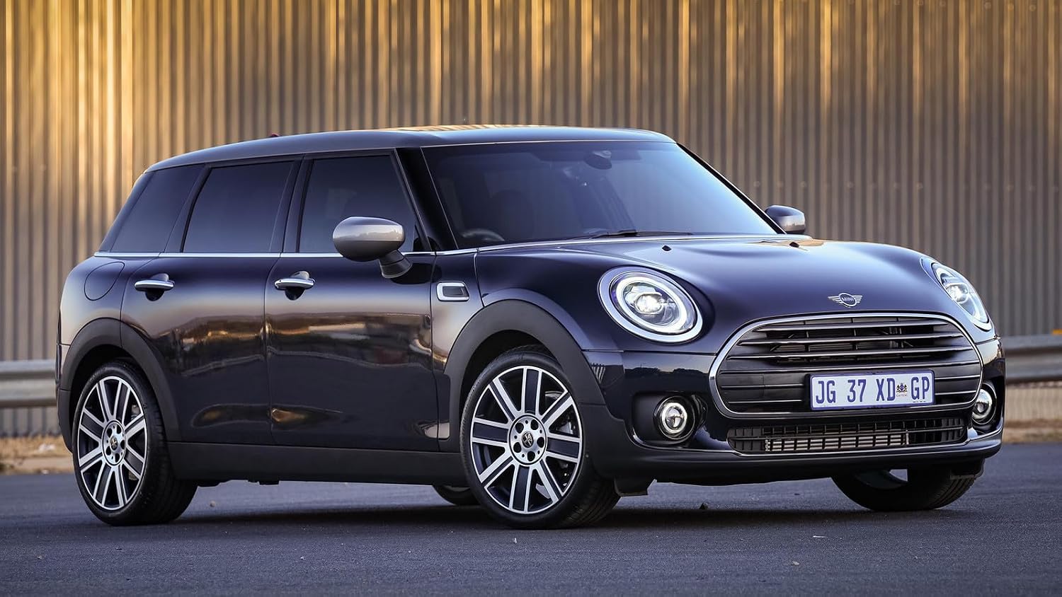Amazon.com: Home Comforts 2019 Mini Cooper Clubman ZA - 24x36 Inch ...