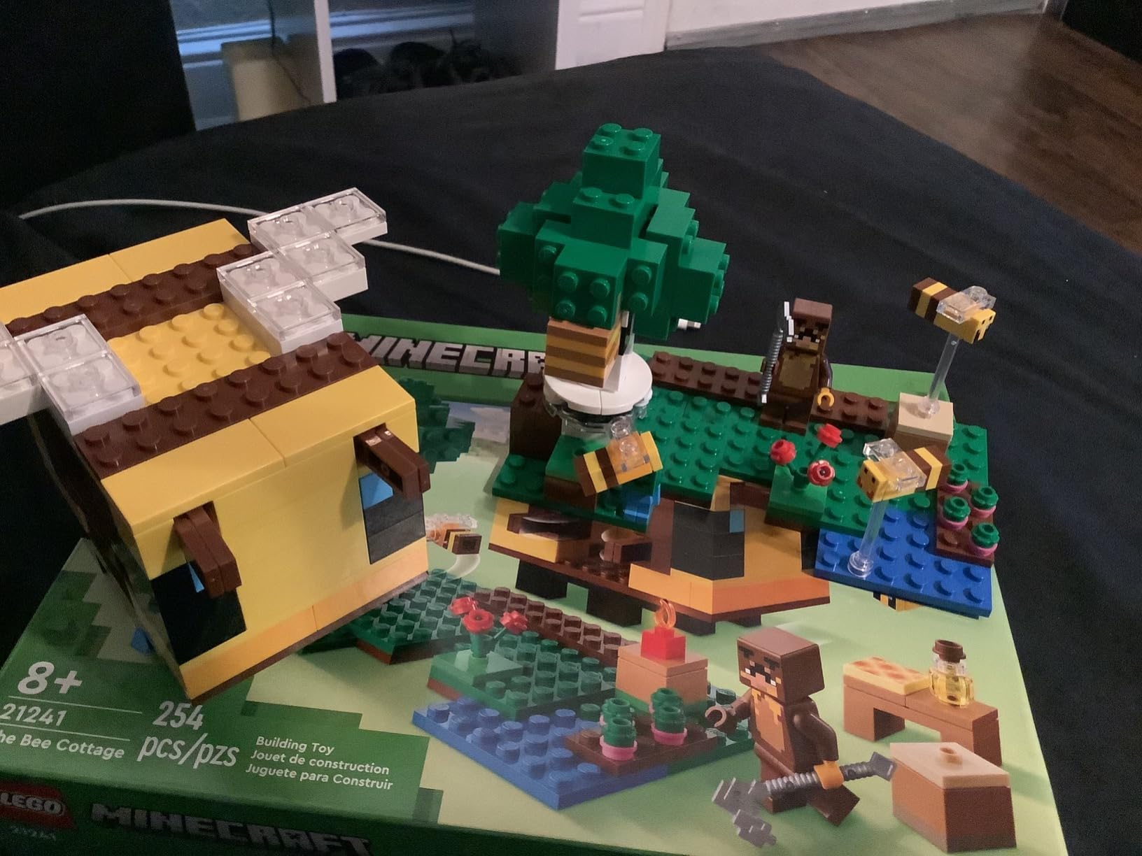 Amazon.com: LEGO Minecraft The Bee Cottage Building Set - Construction Toy with Buildable House ...