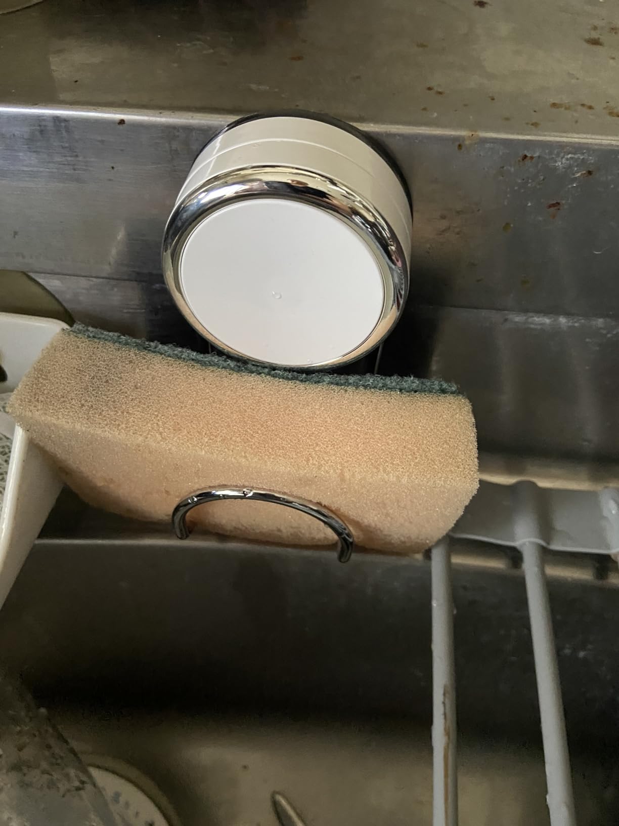 Amazon｜DoocliB 吸盤スポンジスタンド ステンレス スポンジ置き 吸盤付き 厚さ約3cm対応 コンパクト設計 キッチン シンク 浮かせる｜スポンジ・たわし入れ オンライン通販