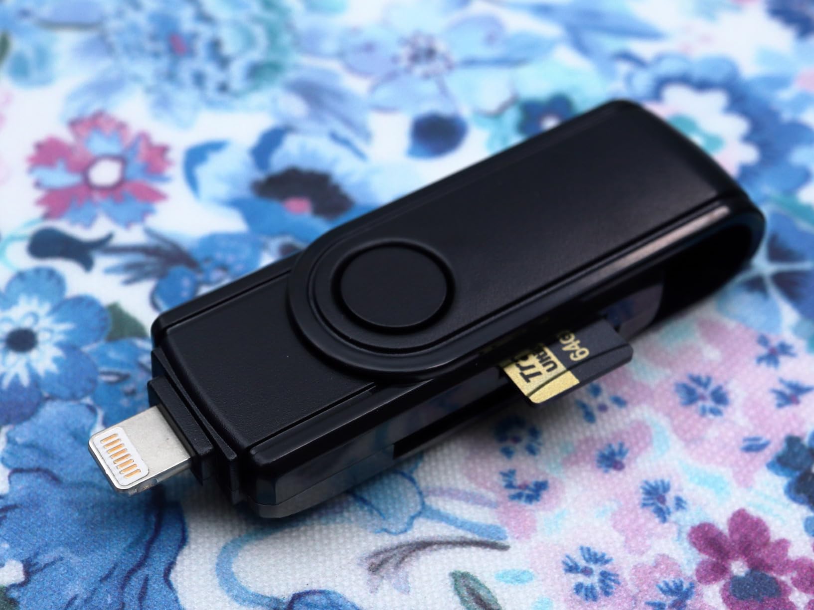 Amazon.co.jp: SDカードリーダー iPhone/iPad用 2-in-1 iPhone/Type-C TF SDカード リーダー Micro SD/SDカード同時読み書き 写真 ...