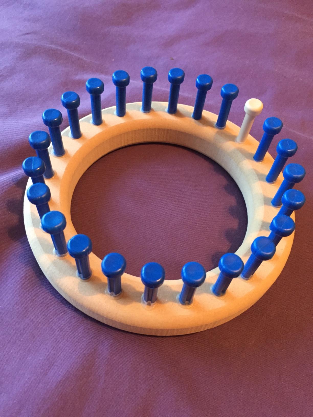 Amazon.com: CINDWOOD Adult 5/8" 24 peg Knitting Loom : Arts, Crafts ...