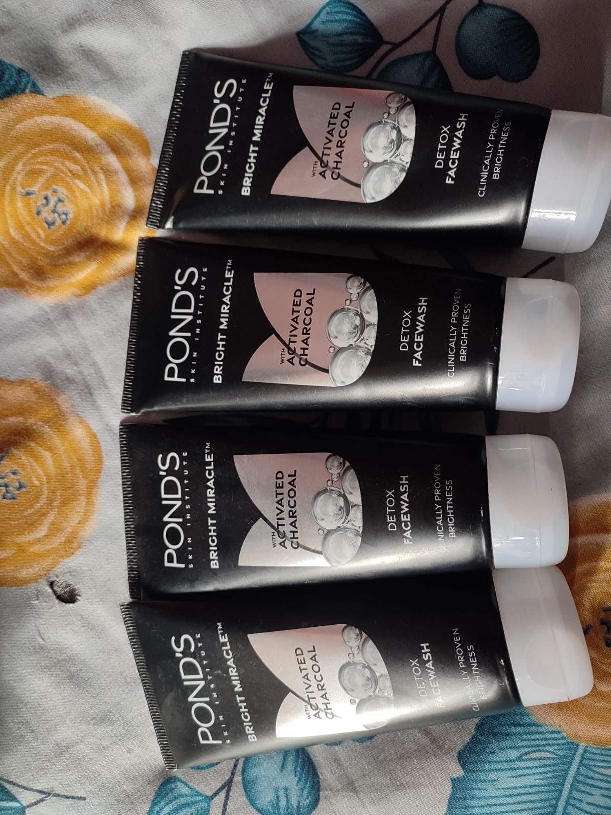 POND'S Pure Detox, Facewash, 150G, For Fresh, Glowing Skin, With ...