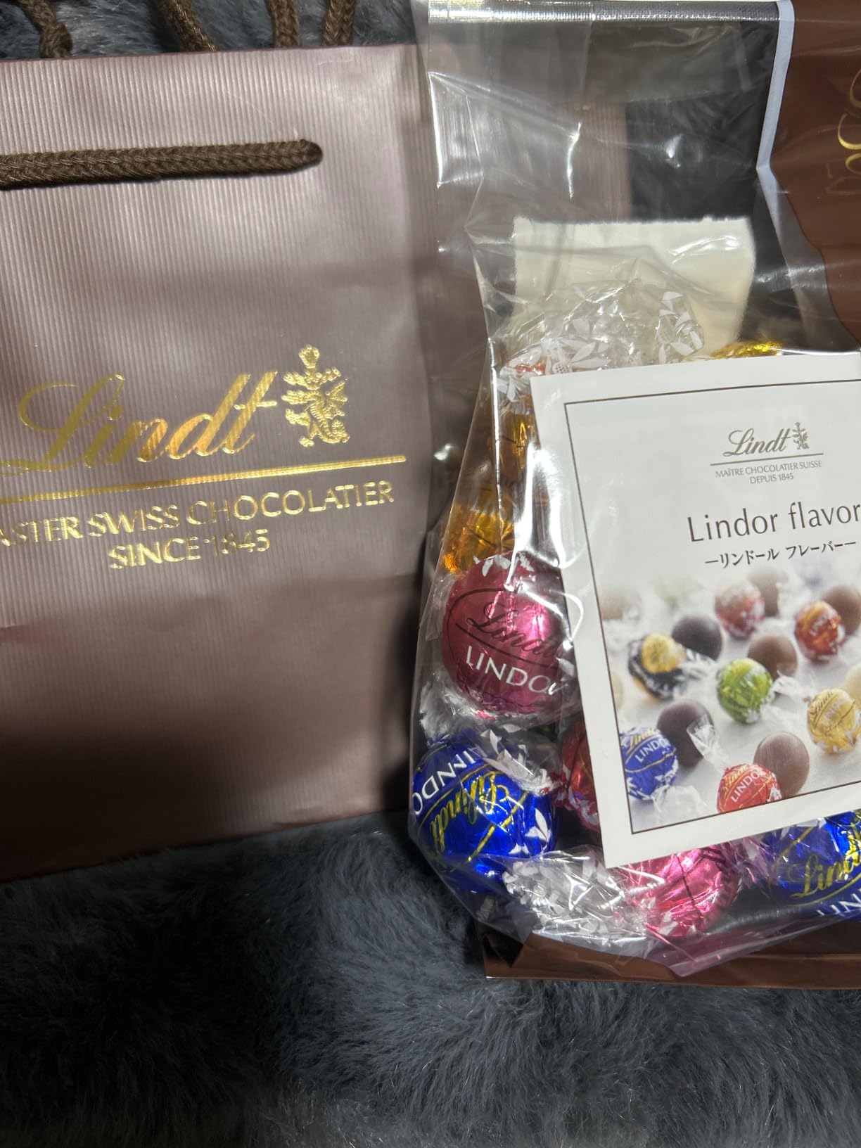 Amazon.co.jp: Lindt Lindt Chocolate Lindor, 10 Assorted Types, Classic ...