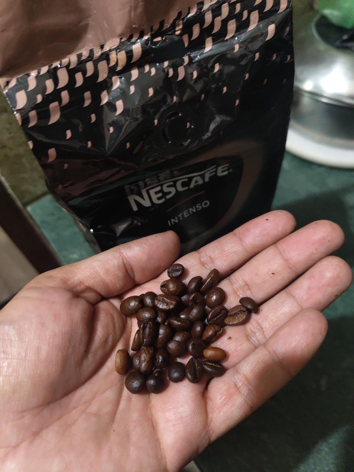 Nescafe Intenso Whole Roasted Coffee Beans, 1Kg Arabica and Robusta ...