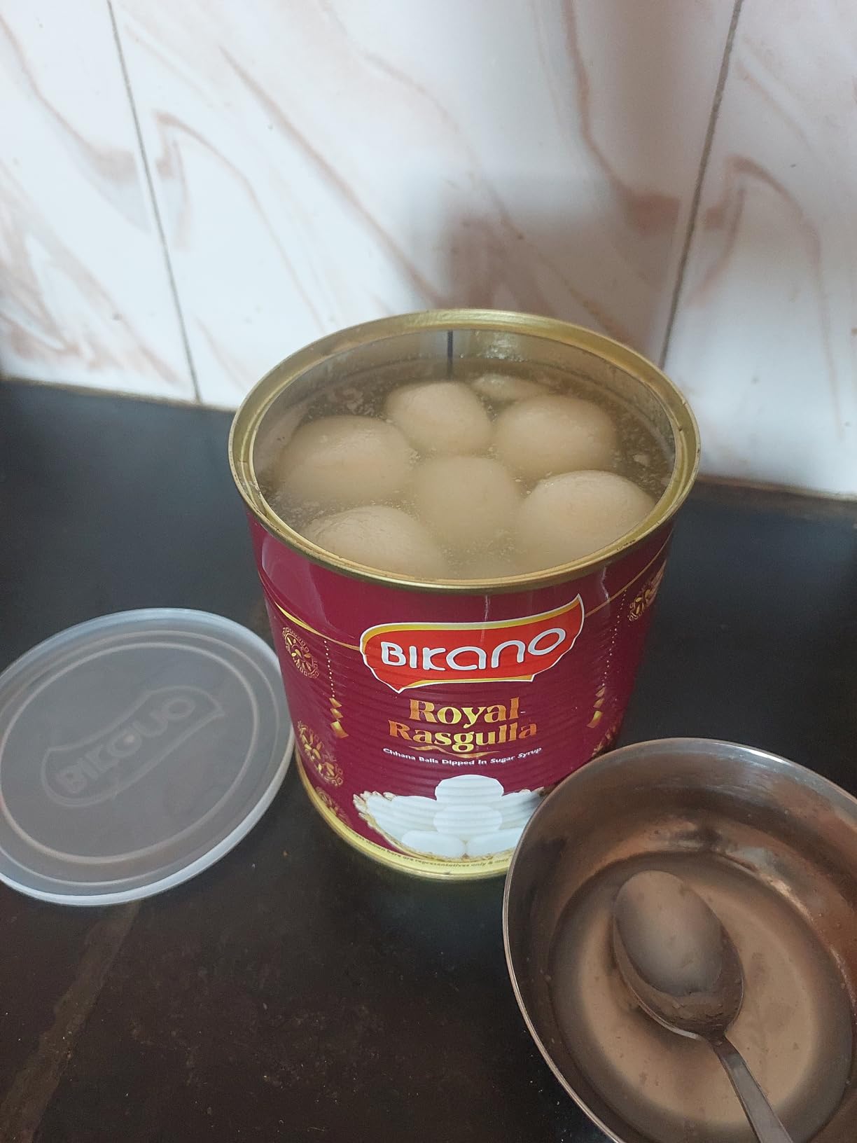 Bikano Royal Rasgulla/Authentic Indian Sweet dish/Pack of 1 kg : Amazon ...