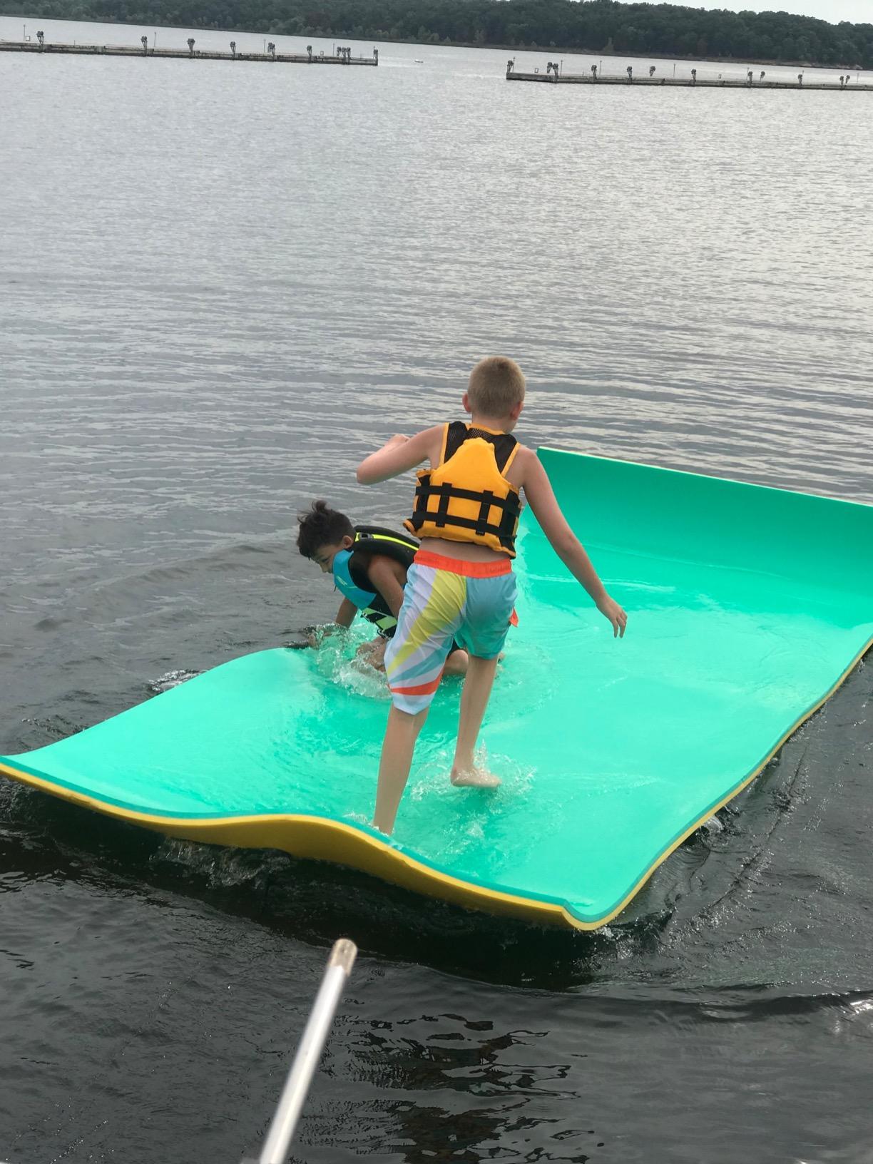 Amazon.com : Floatation iQ Floating Oasis 15 x 6 Foot Foam Island Water ...