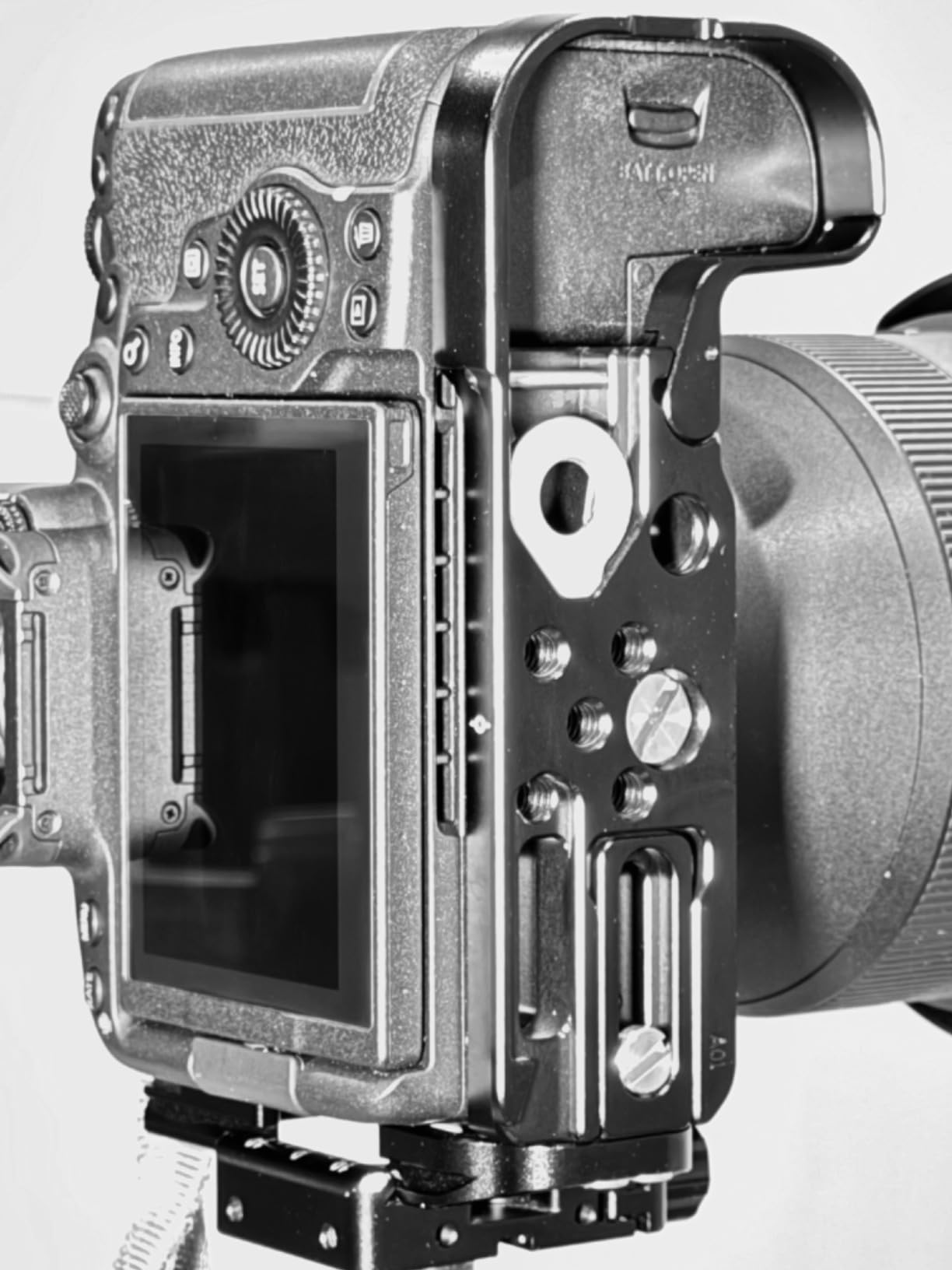 SmallRig Quick Release L-Bracket for Canon R6 Mark II / R6 / R5 / R5 C ...