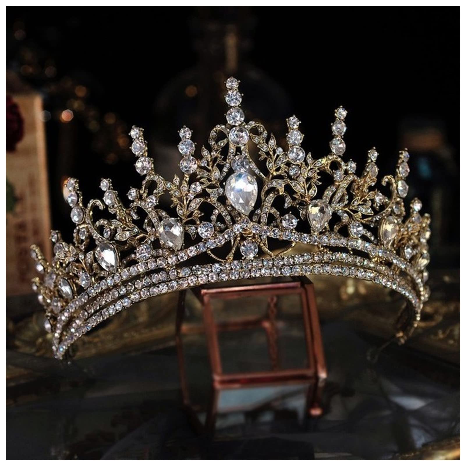 Couronne De Reine La Famille Royale Britannique, C'est Aussi Une