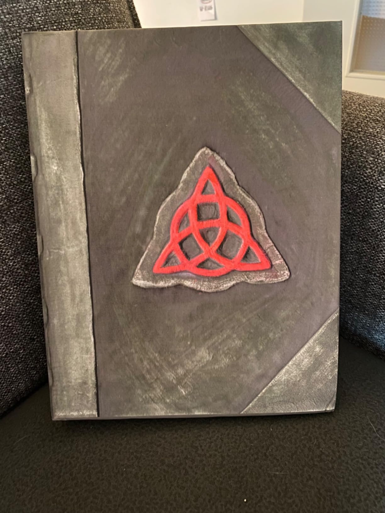 Charmed Book of Shadows Replica : Rodriguez De Leon, Yirka Marjorie ...