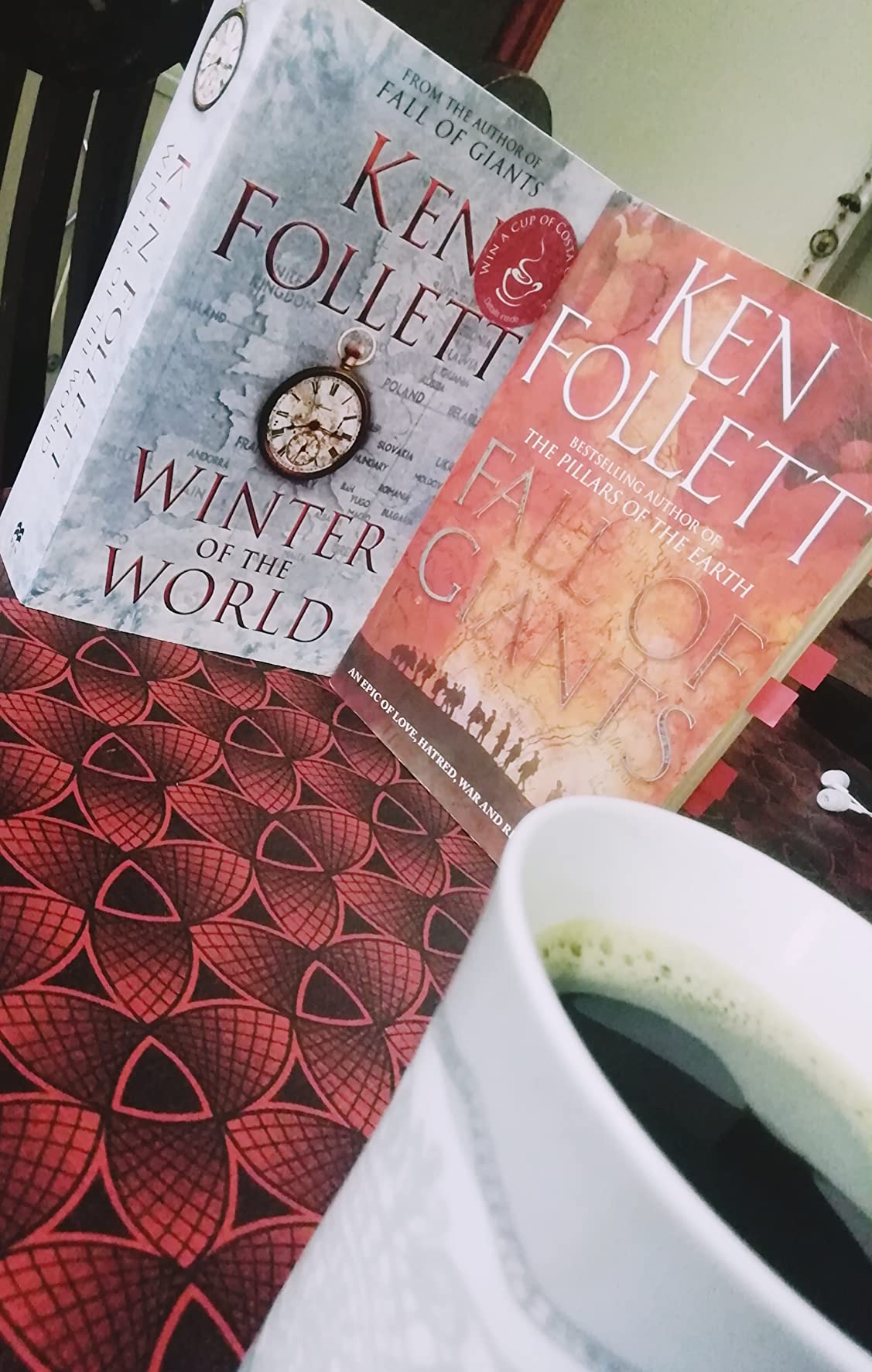 Fall of Giants (The Century Trilogy, 1) : Follett, Ken: Amazon.in: Books