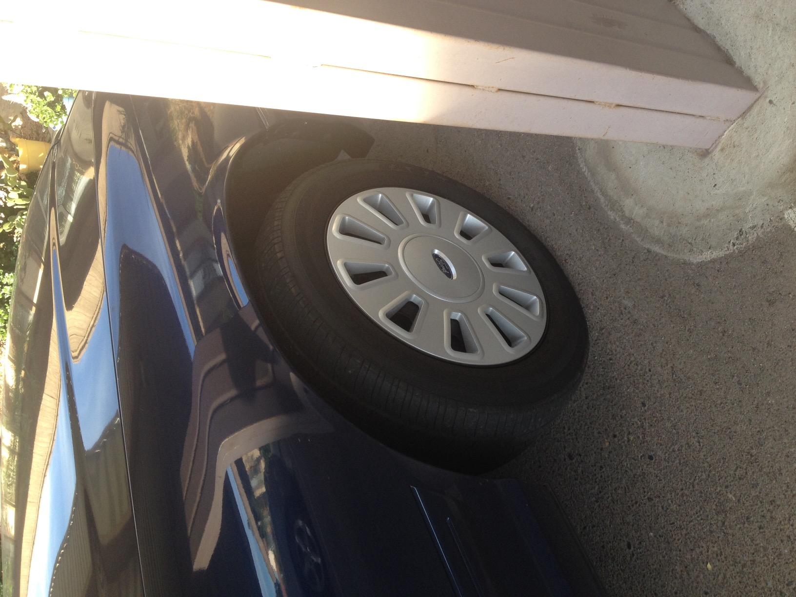 Amazon.com: OEM Ford Crown Victoria P71 Full Wheel Cover 7W7Z1130A ...