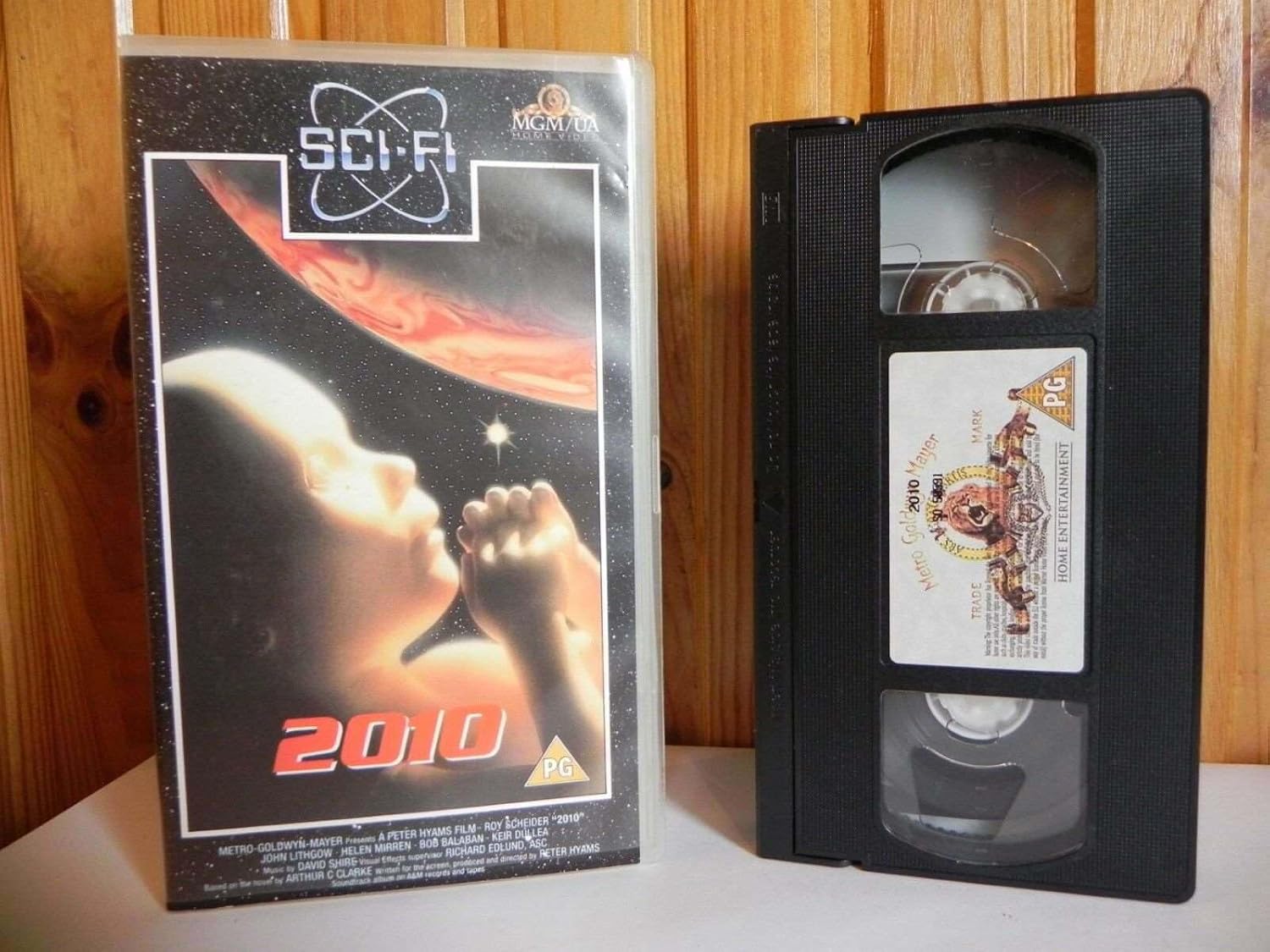 Amazon.com: 2010 [VHS] : Roy Scheider, John Lithgow, Helen Mirren, Bob ...