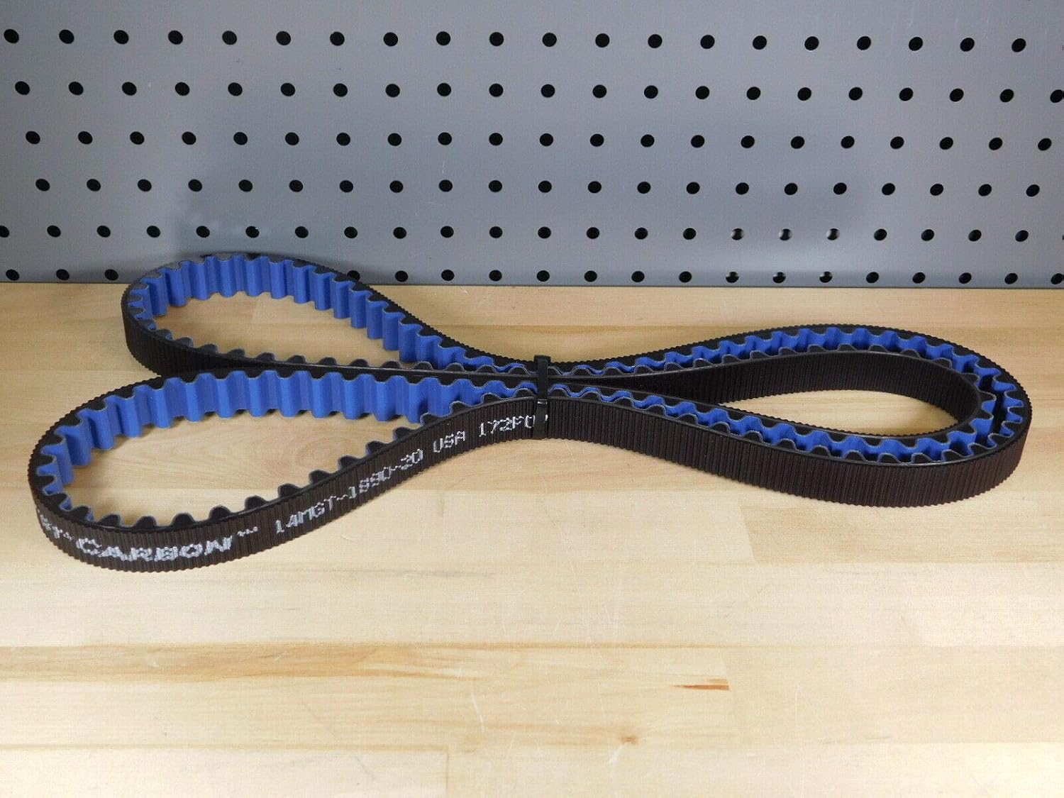 Amazon.com: Gates Poly Chain GT Carbon Belts 14MGT-1890-20 : Industrial ...