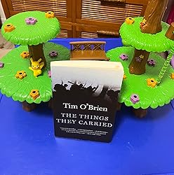The Things They Carried: O'Brien, Tim: 9780618706419: Amazon.com: Books