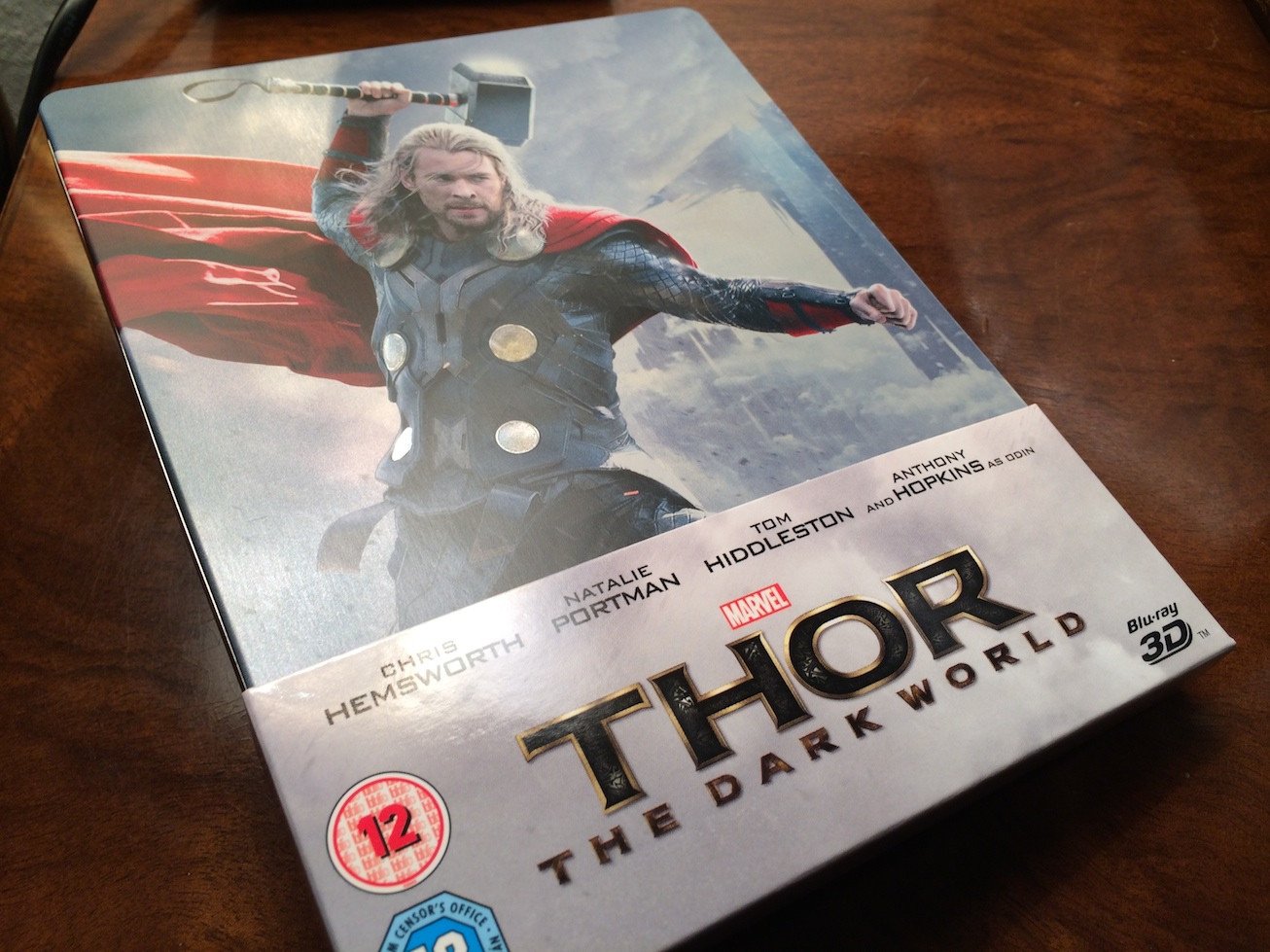 Amazon.com: Thor: The Dark World BD Steelbook : Chris Hemsworth ...