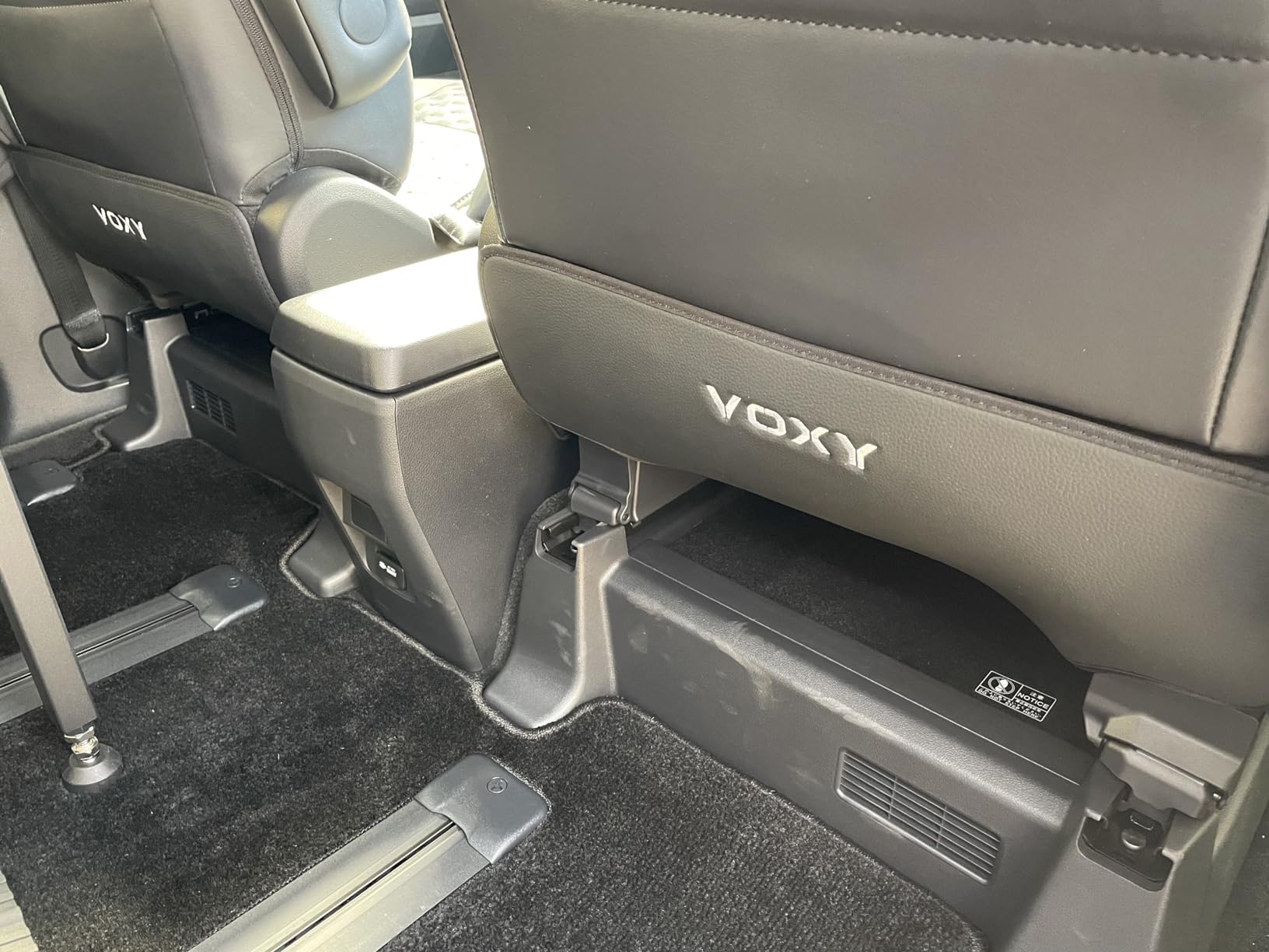 Amazon | XIKER トヨタ ヴォクシー 80系 90系専用 PUレザー製 車用キックガード 傷 汚れ防止 撥水加工 運転席 シートバックカバー 助手席 ドレスアップ 内装 カスタム ...