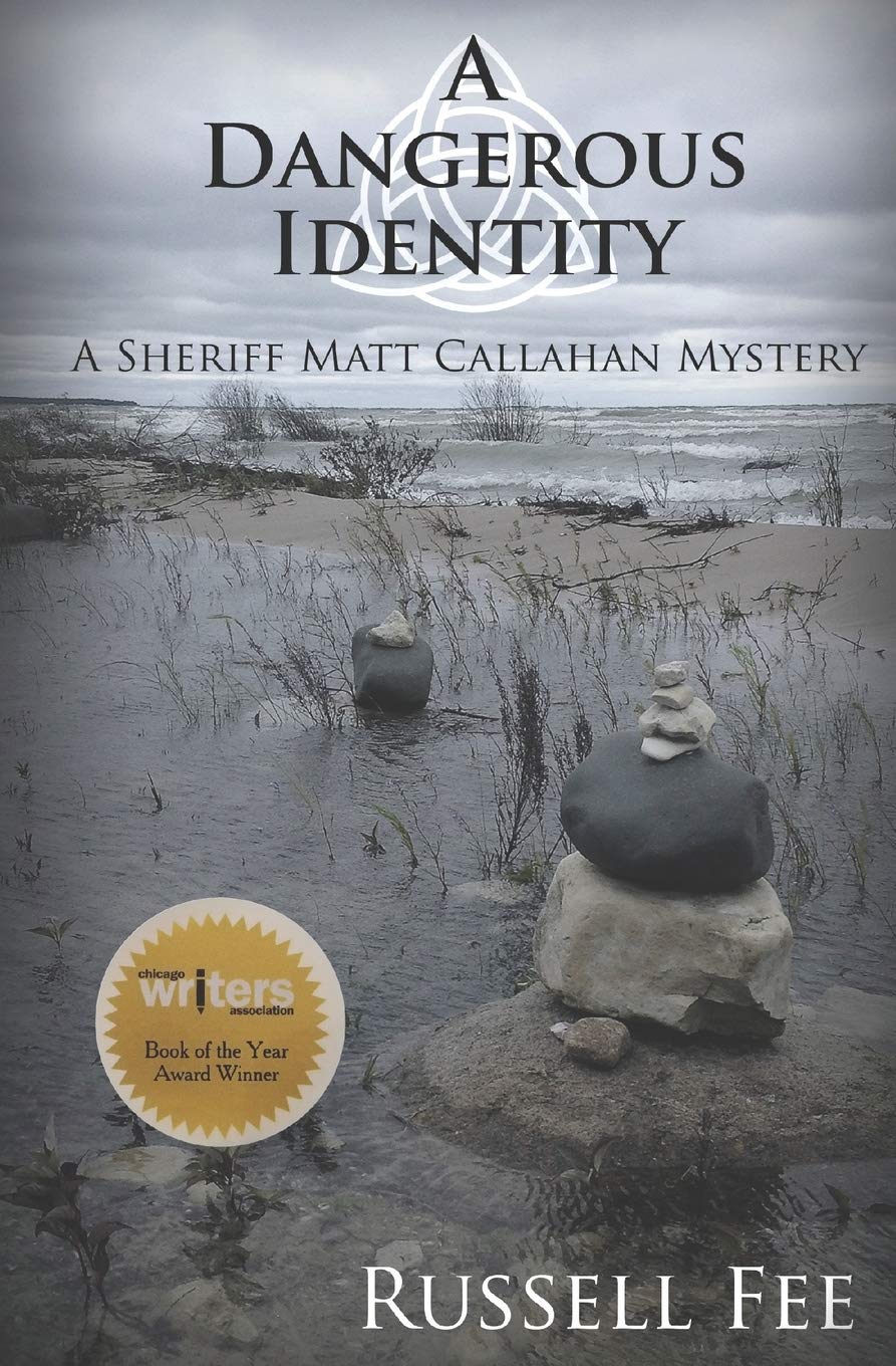 A Dangerous Identity (A Sheriff Matt Callahan Mystery): Fee, Russell ...