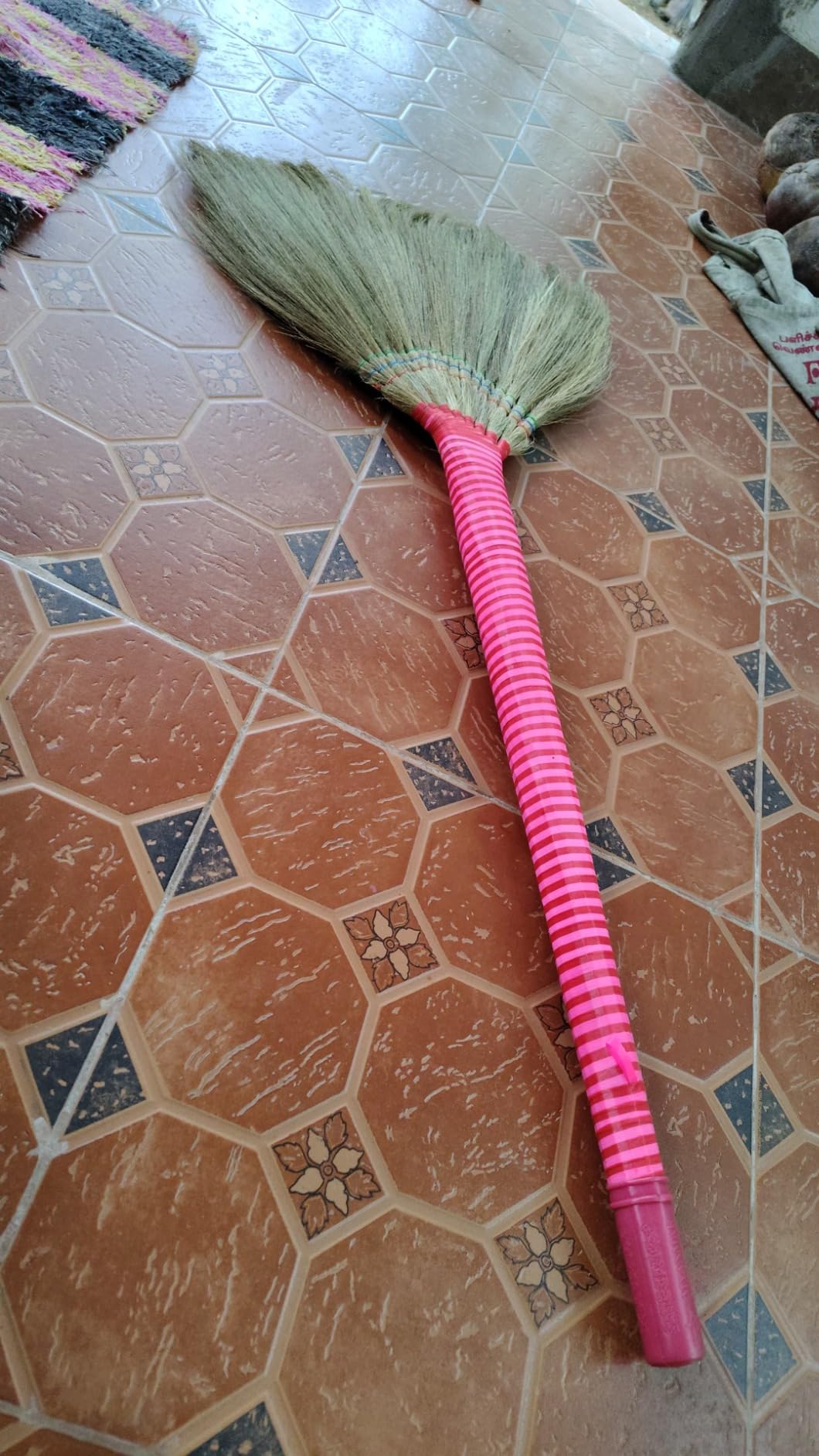 MS Diamond Grade A Less Dust Voluminous Burma Grass Broom, Broomstick ...