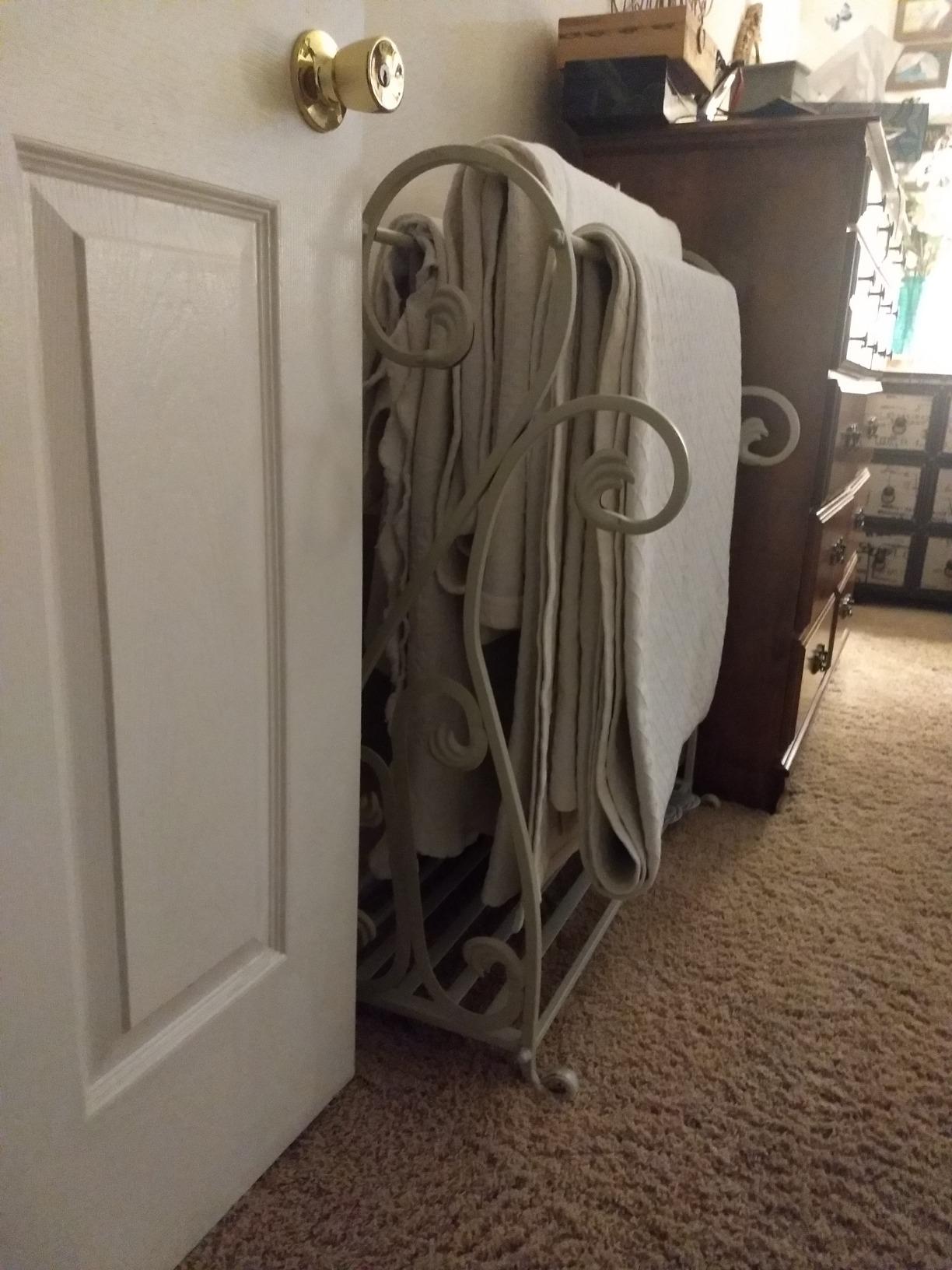 Amazon.com: Welcome Home Accents Whitewash Metal Quilt Rack with Shelf ...