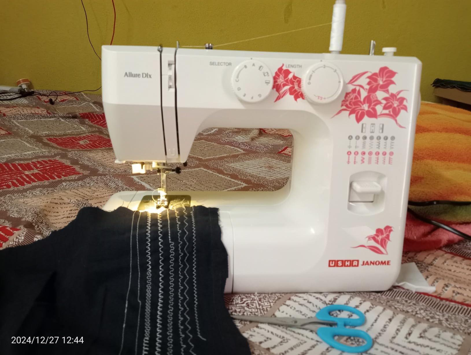 USHA Janome Fully Automatic Allure Deluxe Sewing Machine,13 Built-in ...
