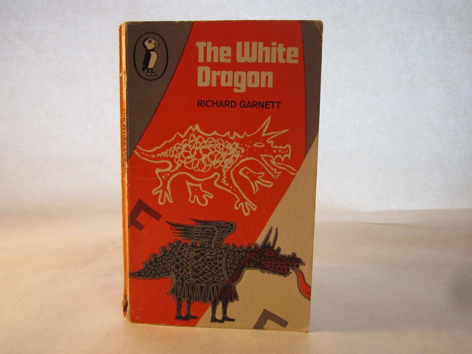 The White Dragon (Puffin Books): Richard Garnett: 9780140304343: Amazon ...