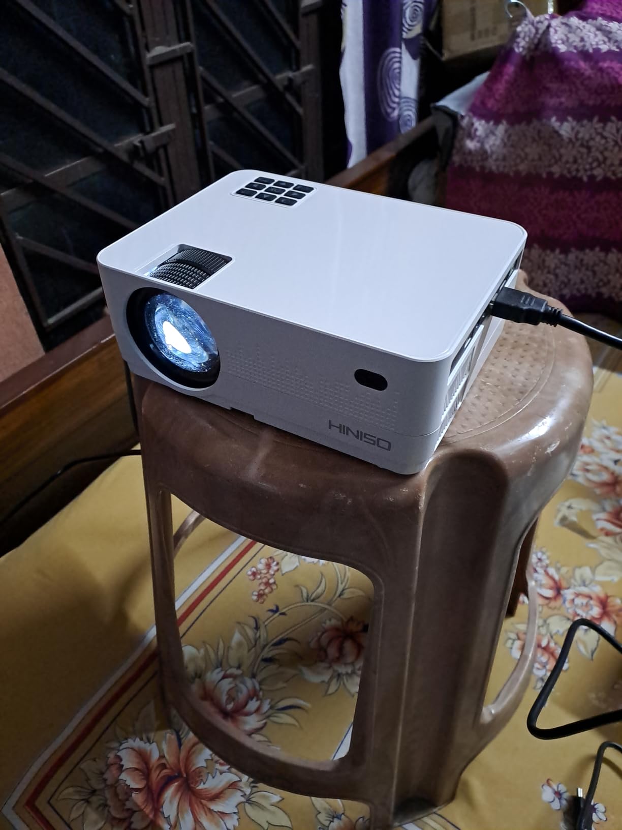 HINISO Mini Portable DLP Projector, Android 11, 5G WiFi & Bluetooth ...