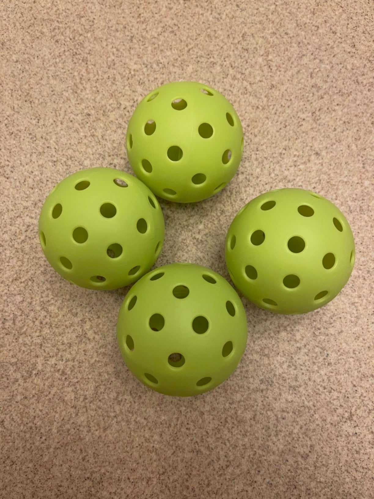 Amazon.com : Ciavca Glow in The Dark Pickleball Balls, 4PCS Premium 40 ...