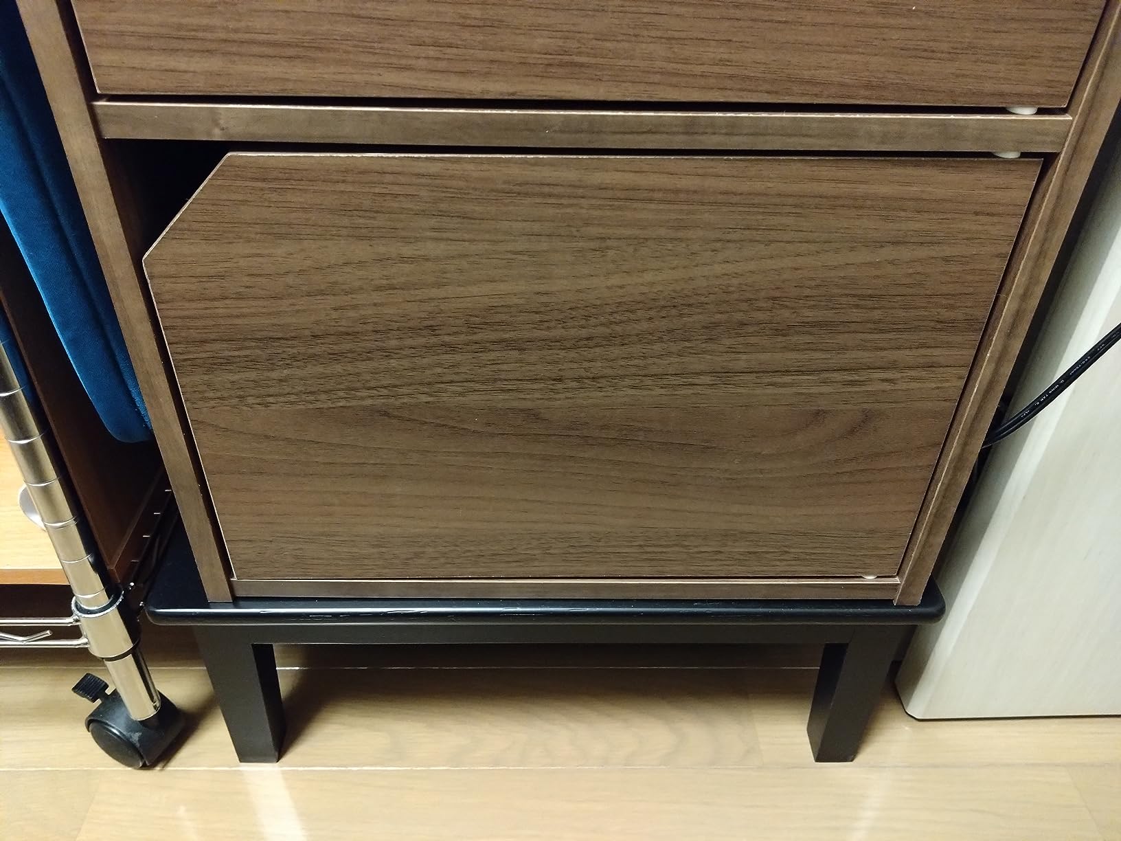 Amazon｜Yawinhe 踏み台 玄関台 脚立 ステップ台 耐荷重150kg 足置き台 滑り止め付き 42×30×16cm 木製ステップスツール,ベッドルーム、バスルーム、キッチン用 ...