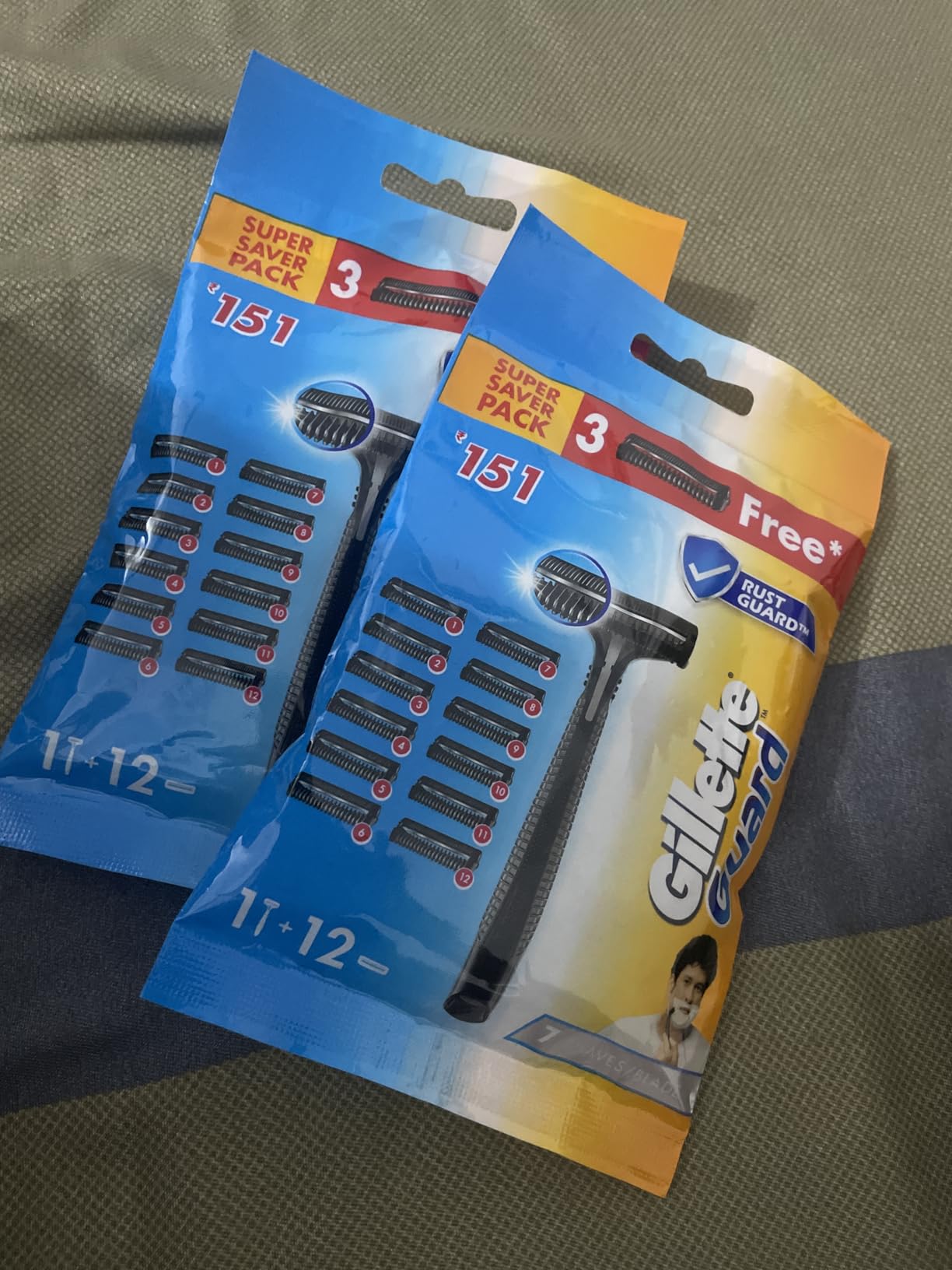 Gillette Guard Shaving Razor for Men (1 Razor with 12 blades) | Super ...